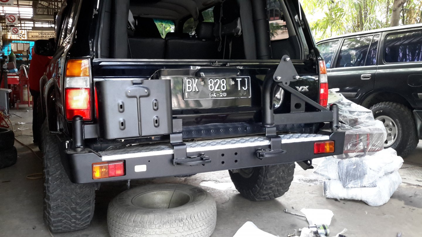 BUMPER BELAKANG DENGAN GANTUNGAN BAN SERAP + JERRYCAN LANDCRUISER VX 80 FOREST | Landcruiser Vx ...